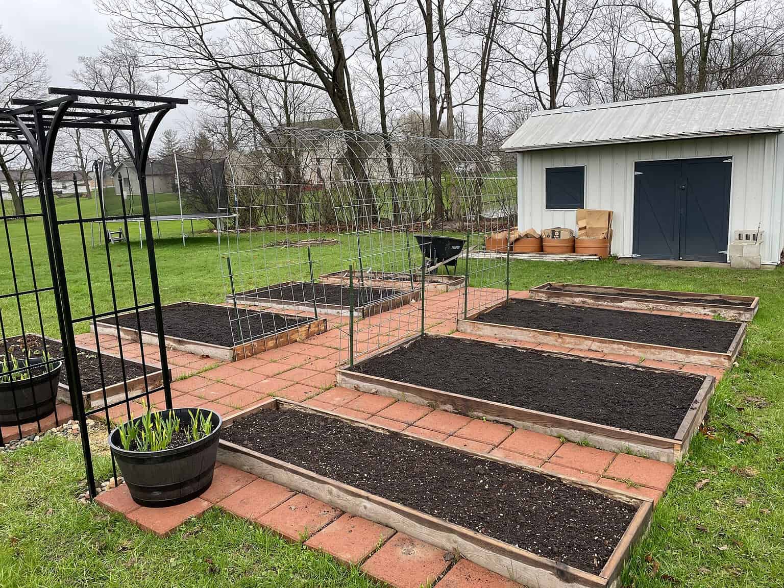 Homesteading for Beginners (6 Basic Steps on How to Start) - The ...