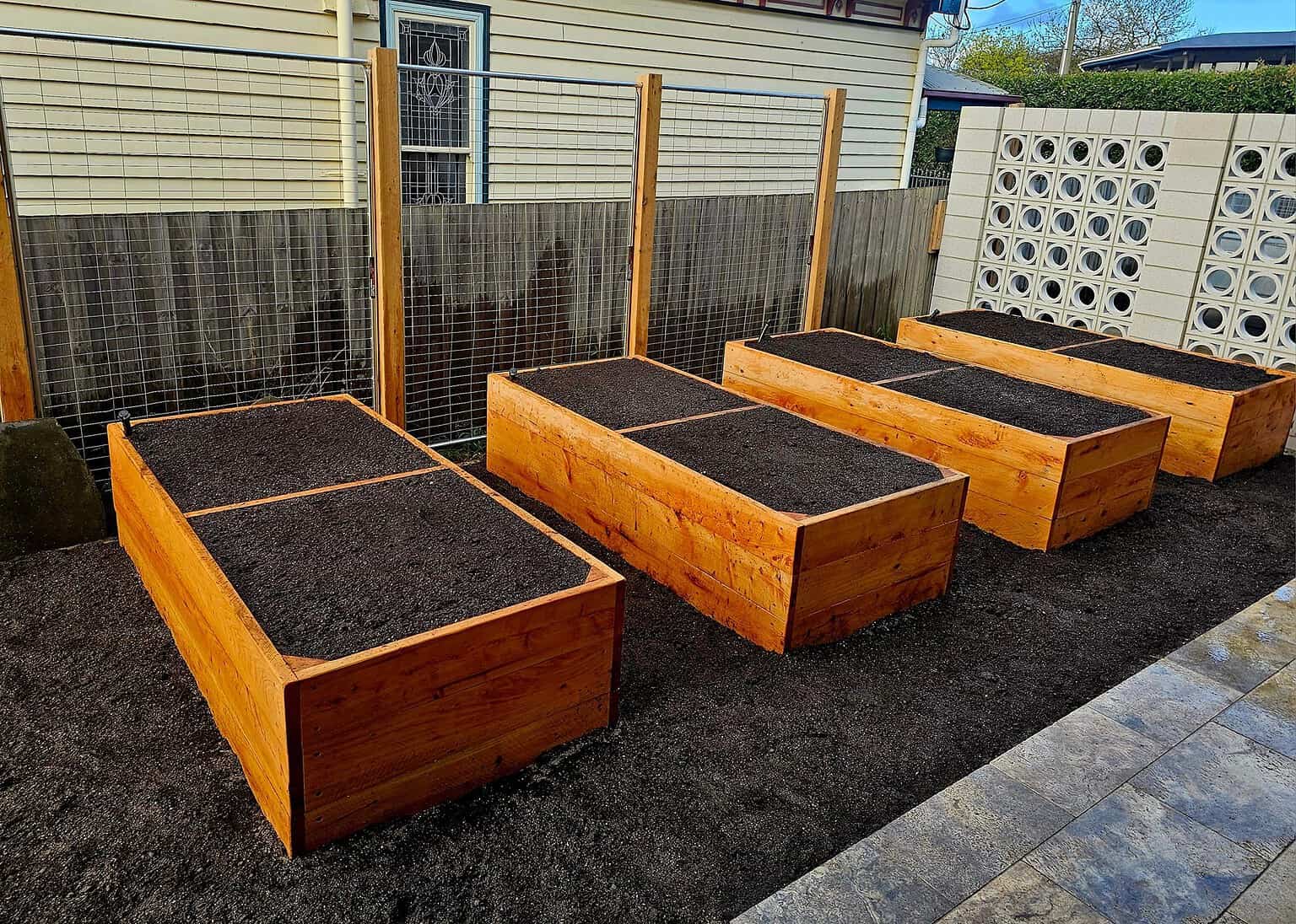 20 Practical Raised Garden Bed Layouts for Every Garden - The Ultimate ...