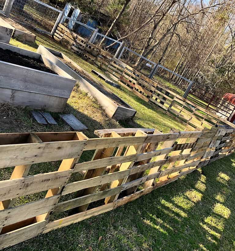 15 Garden Fence Ideas for Privacy, Protection, and Style - The Ultimate ...